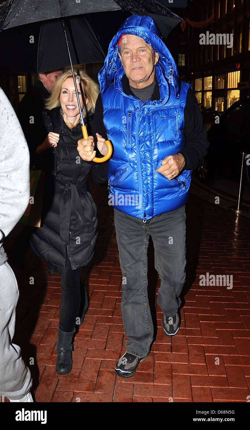 Kim Woolen and Glen Campbell Glen Campbell and wife shopping in Dublin ...