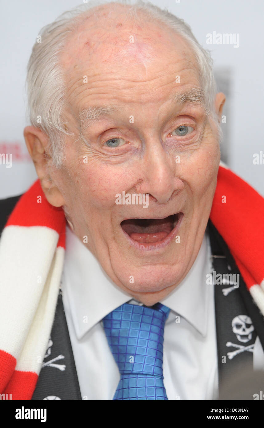 Ronnie Biggs launches his autobiography 'Odd Man Out: The Last Straw ...