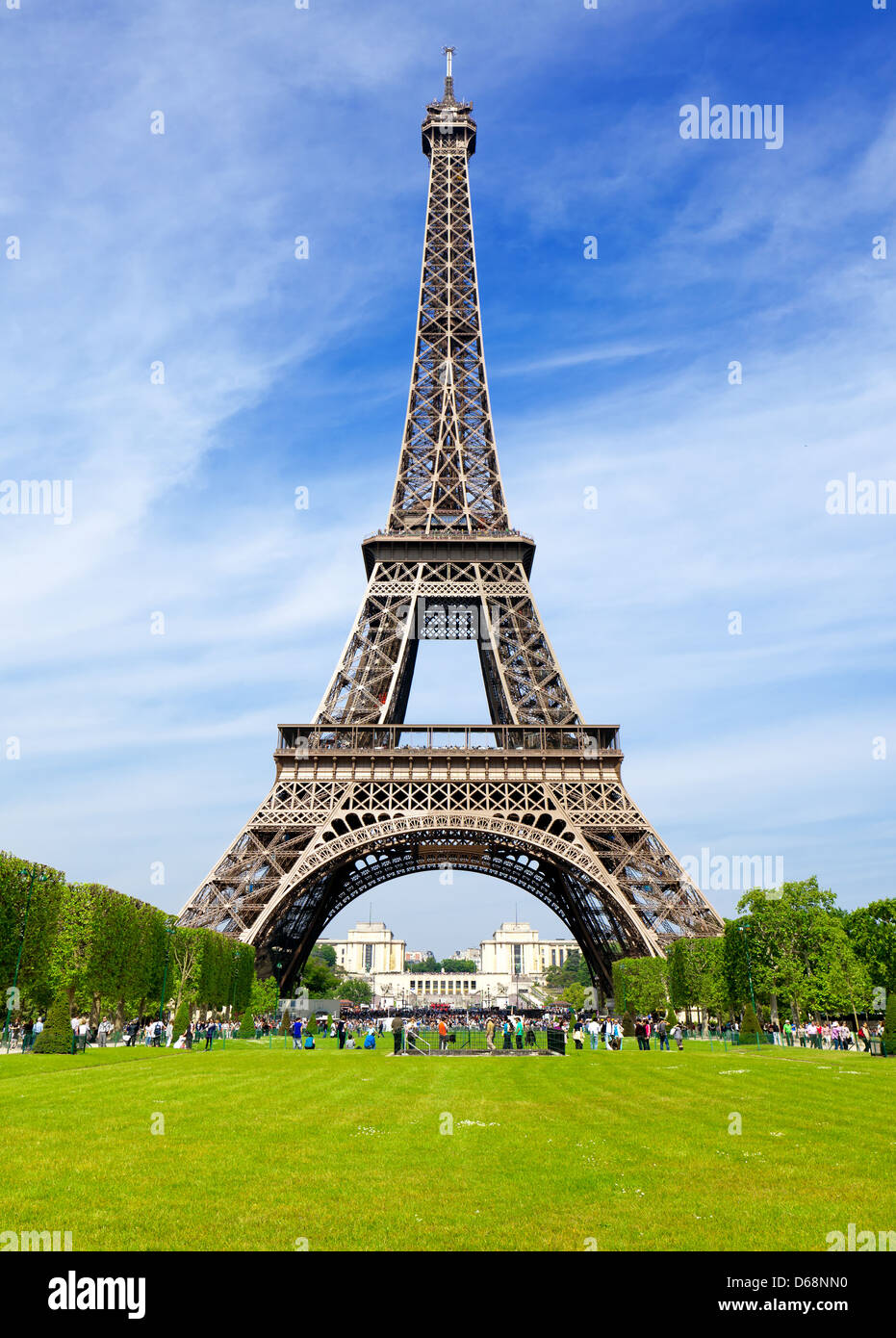 Eiffel tower construction vintage hi-res stock photography and images ...