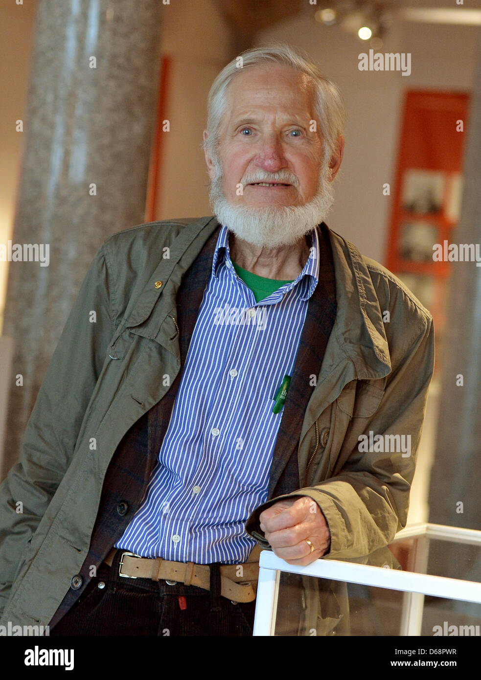 Rupert Neudeck (L), chairman of the aid organization Green Helmets ...
