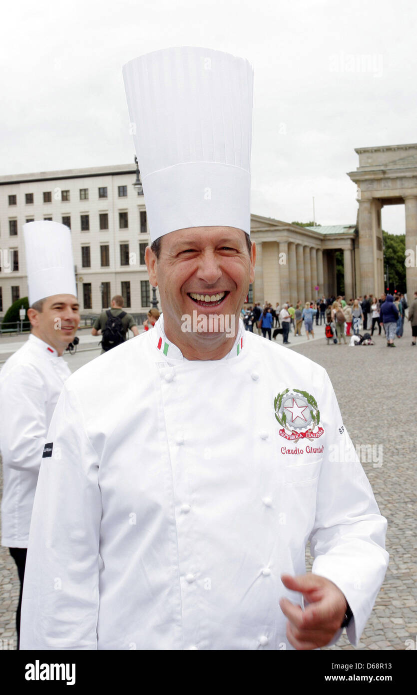 Italian top chef Claudio Giuntoli poses in front of the Brandenburg ...