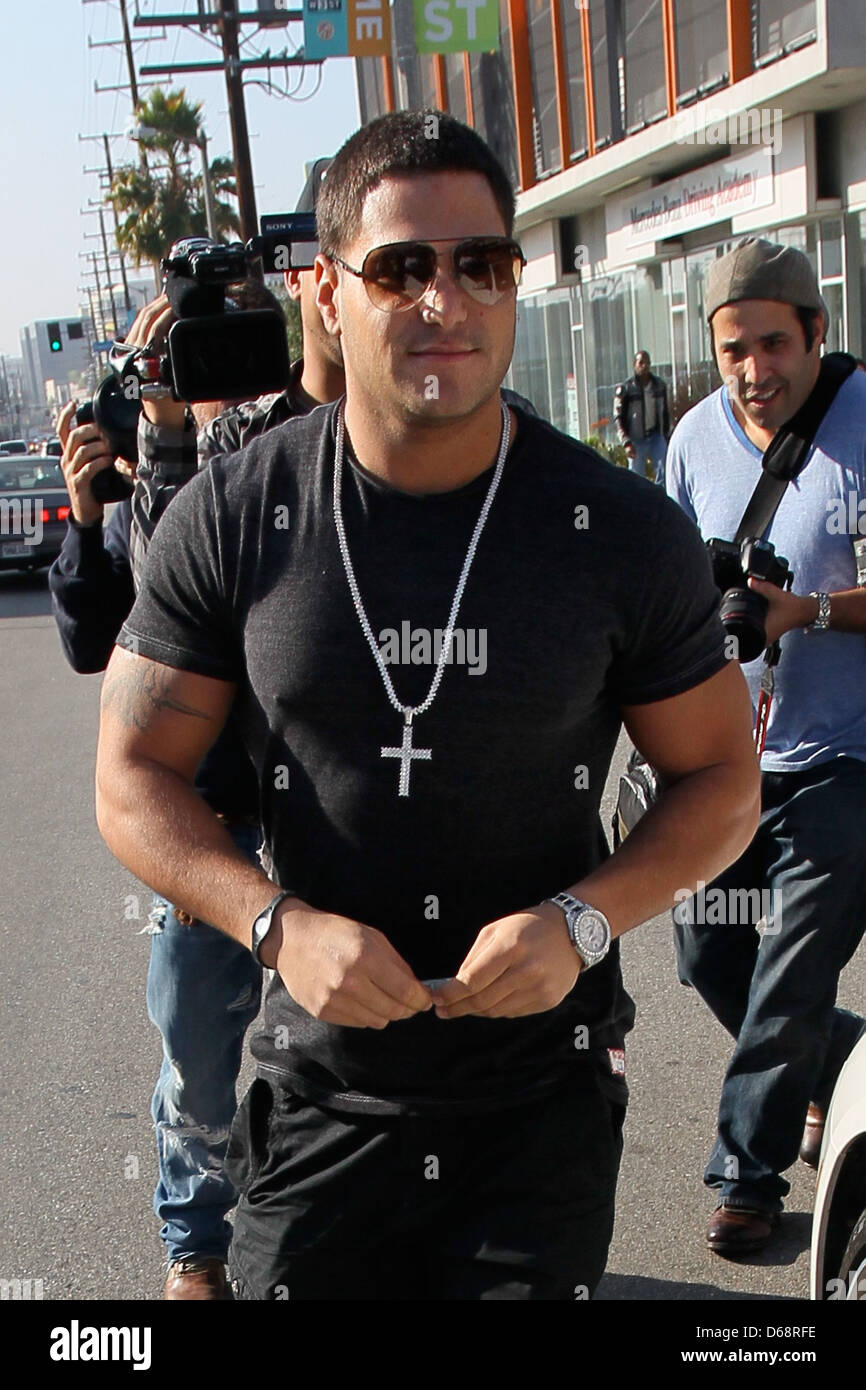 Jersey Shore star Ronnie Ortiz-Magro at Toast restaurant lunch Los ...