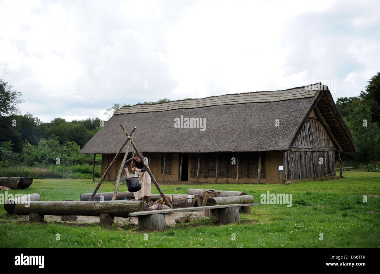 Make fire stone age hi-res stock photography and images - Alamy