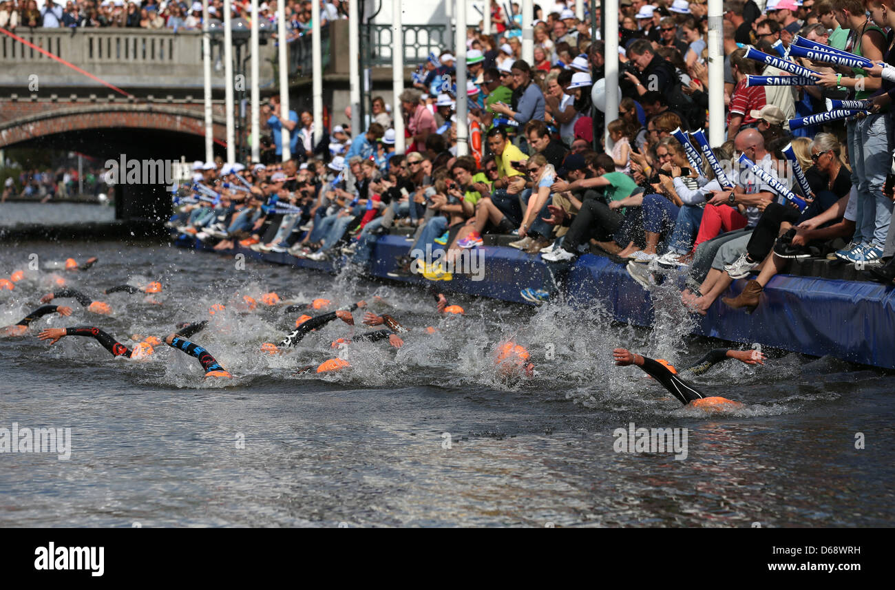 The participants in the women's Dextro Energy Triathlon ITU World ...