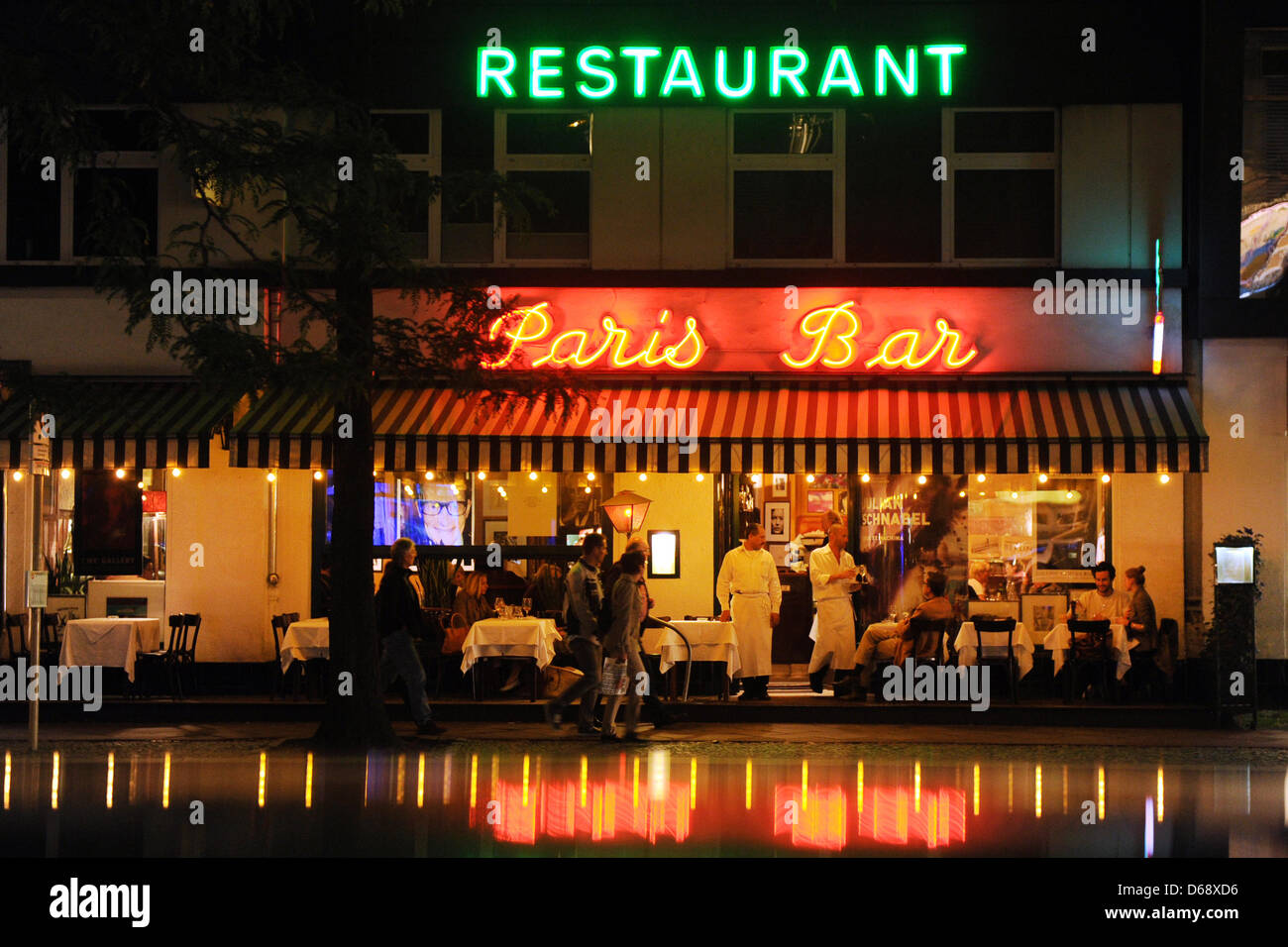 Paris bar berlin hi-res stock photography and images - Alamy