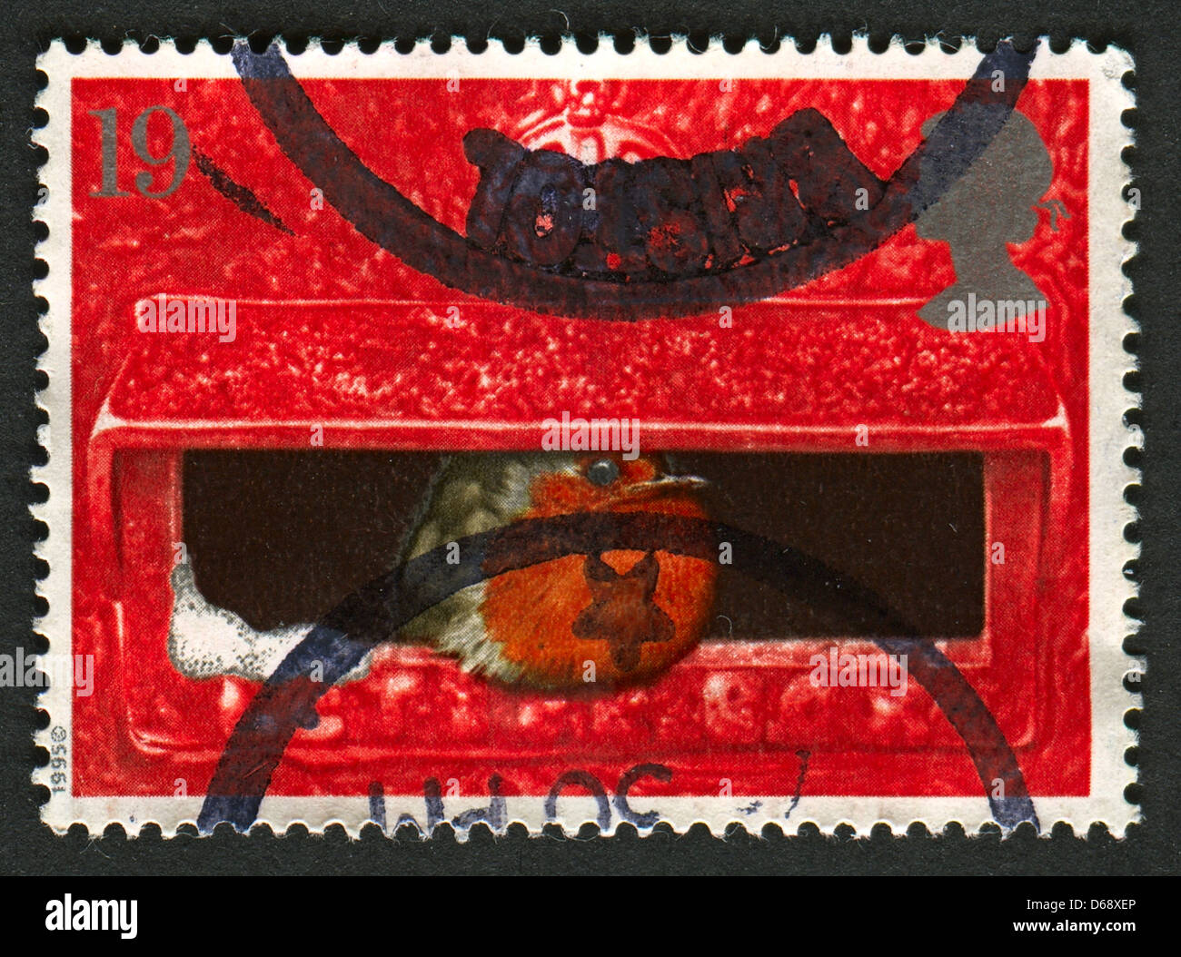 Uk pillar box robin hi-res stock photography and images - Alamy