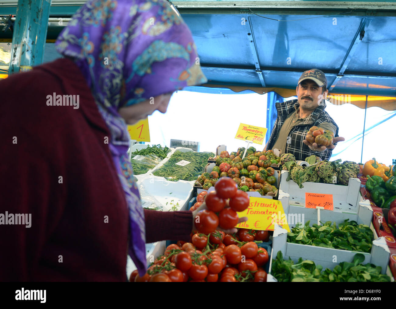 Reatiler hi-res stock photography and images - Alamy