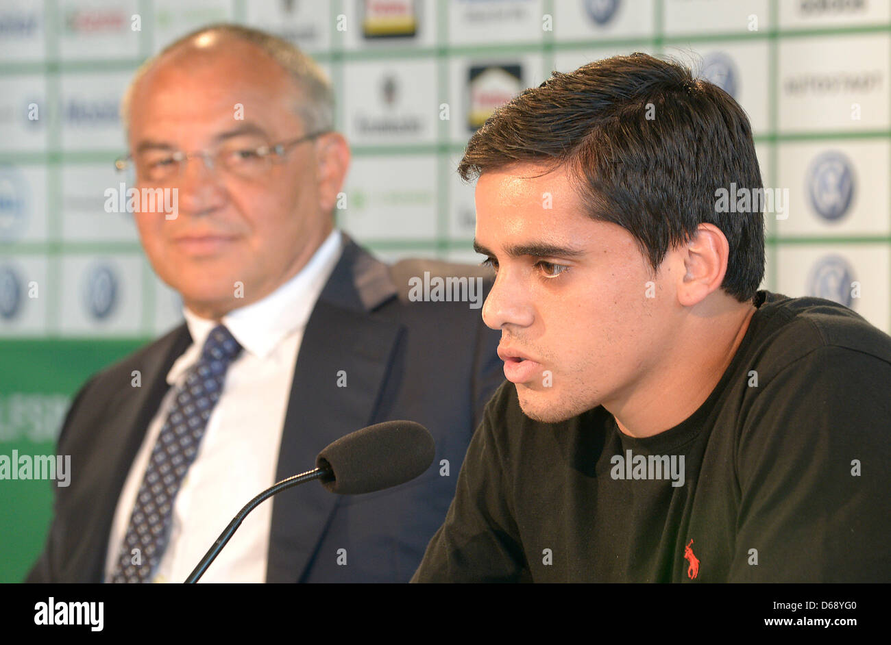 VfL Wolfsburg's head coach Felix Magath introduces new player Fagner ...