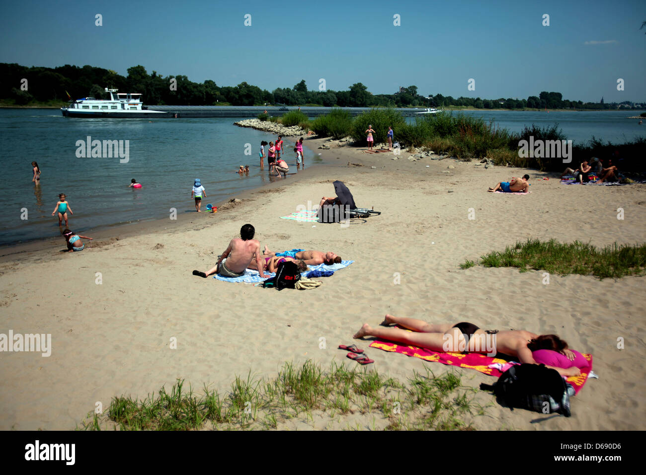 Rhine beach hi-res stock photography and images - Alamy