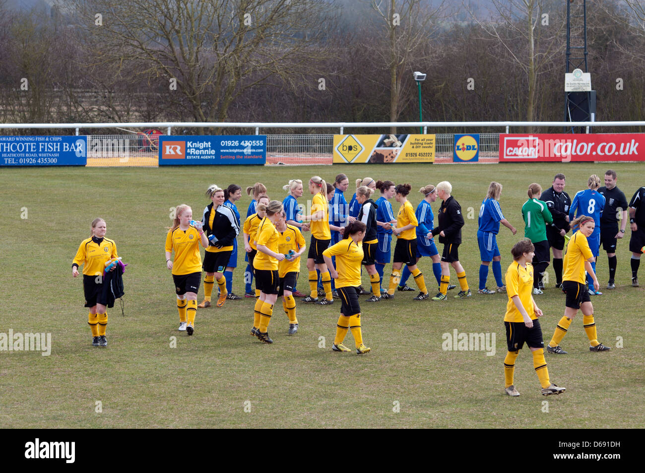 Women`s football, teams shaking hands before a match Stock Photo - Alamy