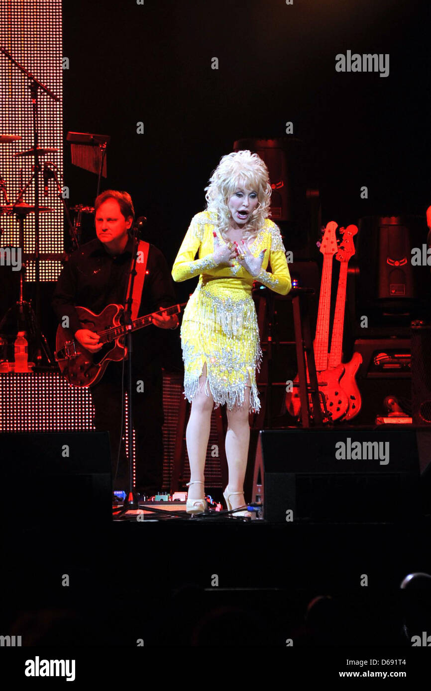 Dolly Parton performs live on stage at Allphones Arena Sydney ...