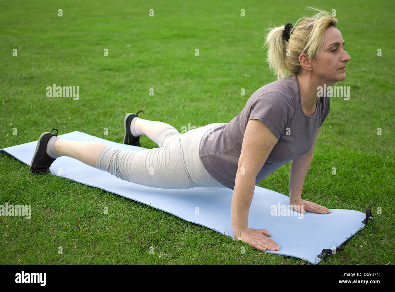 middle aged woman exercising Stock Photo - Alamy