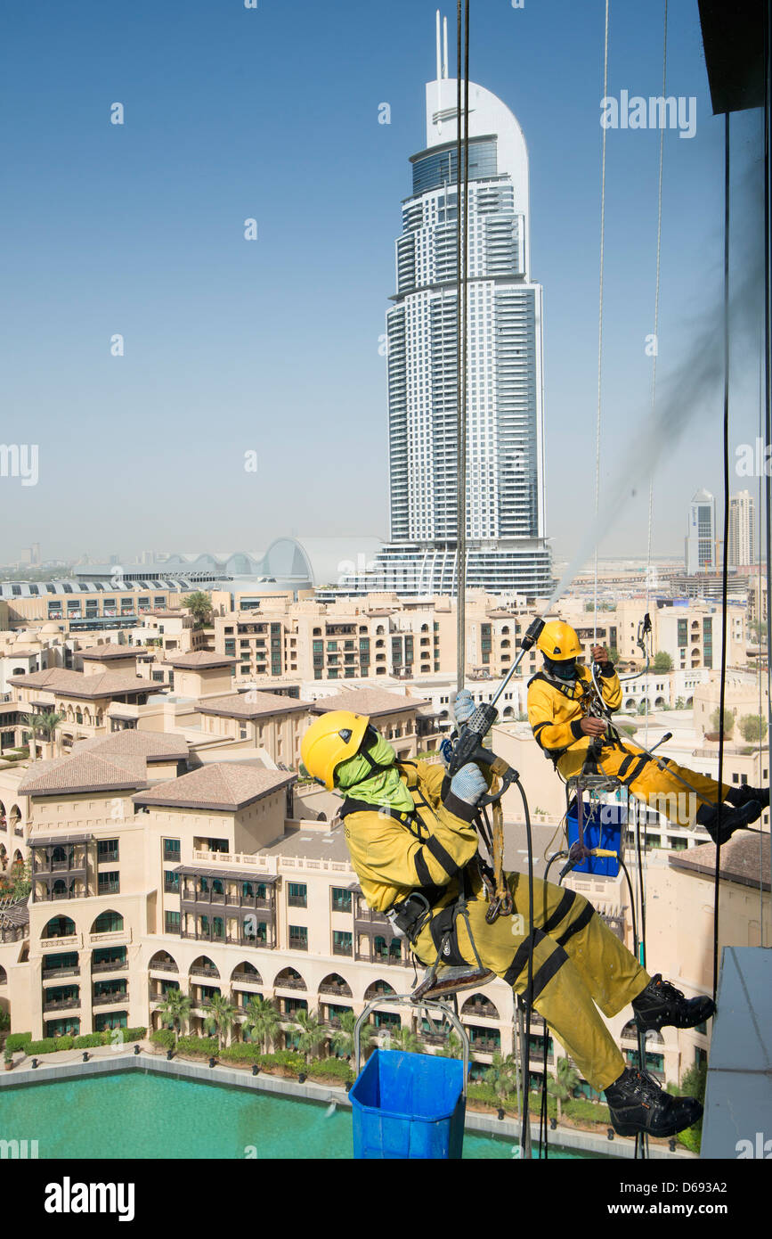 Window cleaners abseiling down high-rise apartment building in Dubai ...