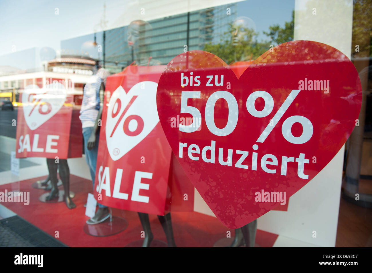Summer sale signs are set up in Berlin, Germany, 27 July 2102 ...
