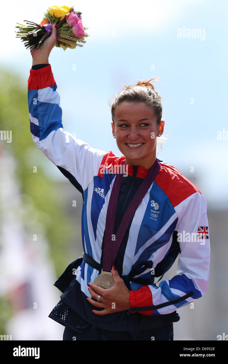 Britain's Elizabeth Armitstead poses with her silver medal after ...