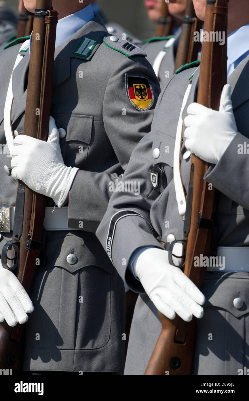 The guard battalion of the German armed forces stands at the ...