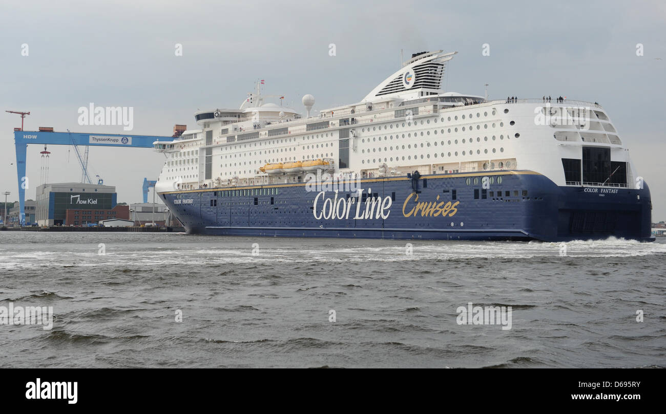 A ferry of shipping company Color Line turns around in the harbour in ...
