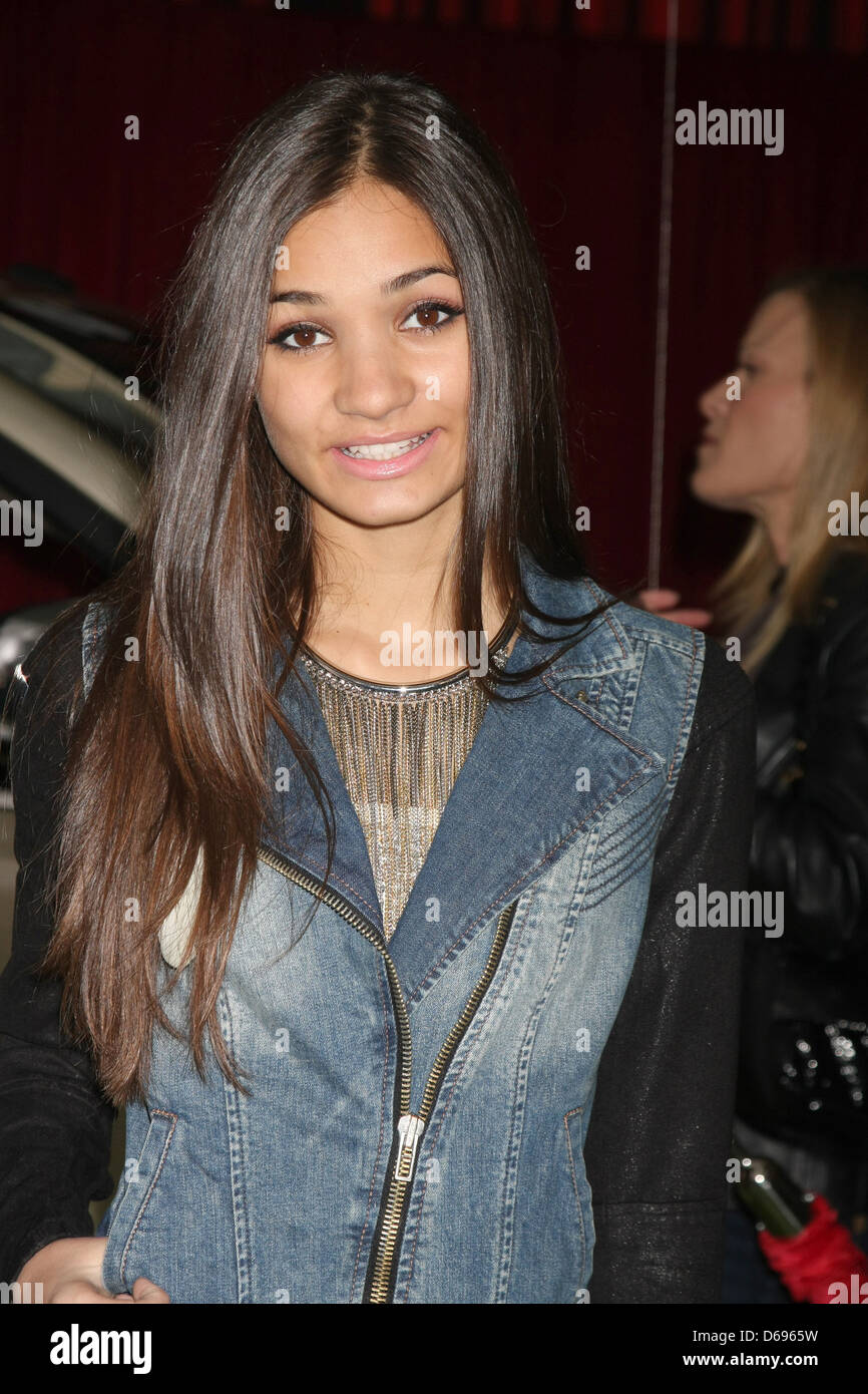 Pia Mia The premiere of Walt Disney Pictures' 'The Muppets' at the El ...
