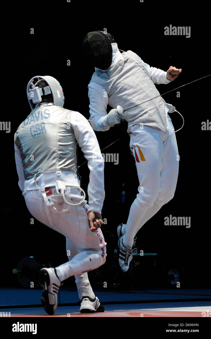 Germany's Peter Joppich (R) competes with Great Britain's James-Andrew ...