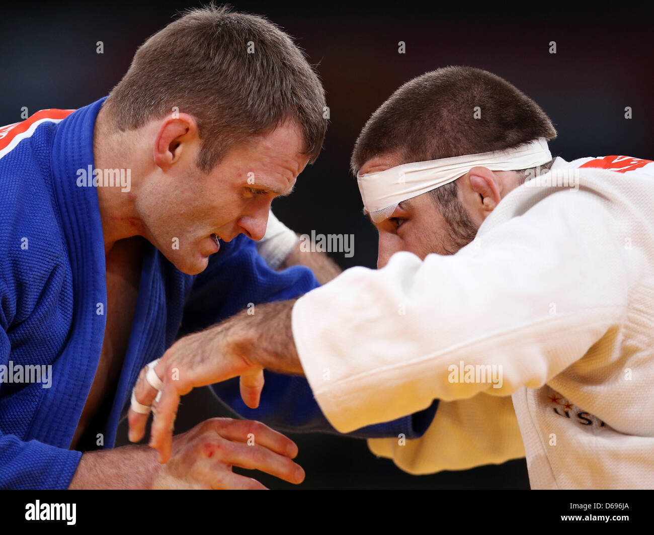 Germany's judoka Ole Bischof (L) fights against Travis Stevens of ...