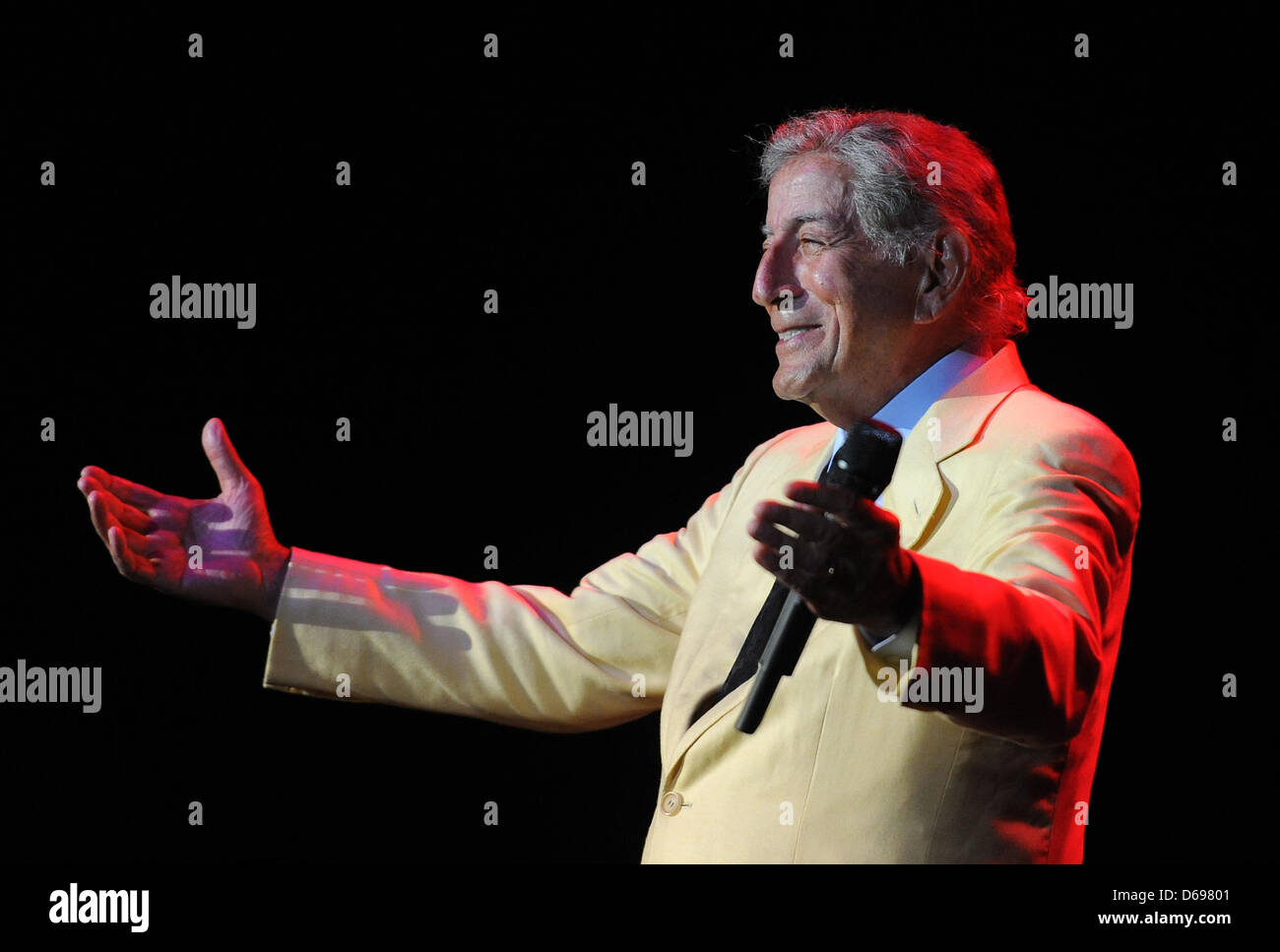 US Jazz singer Tony Bennett performs at the Admiralspalast in Berlin ...
