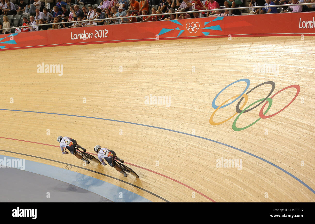 Germany's Miriam Welte (L) and Kristina Vogel compete in the women's ...