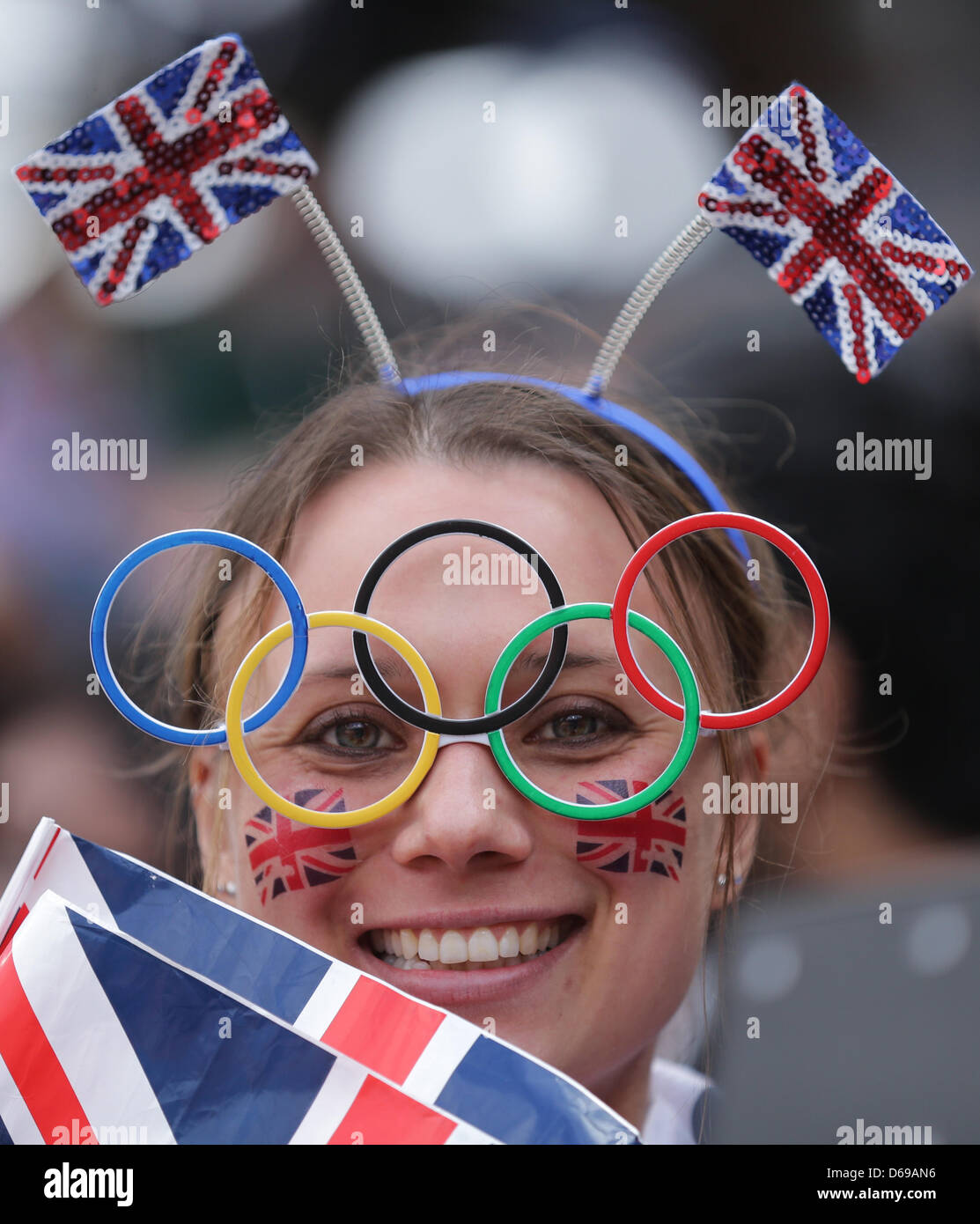 Female olympic games spectator hi-res stock photography and images - Alamy