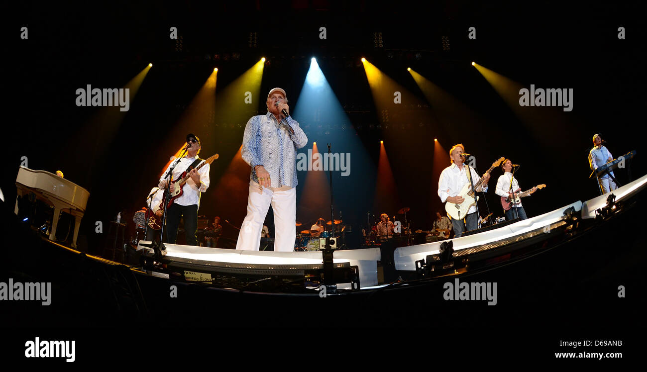 Musicians David Lee Marks (L-R), Mike Love and Alan Jardine of US Band ...