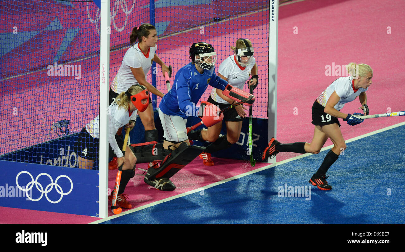 Germany's Mandy Haase (L) , goalkeeper Yvonne Frank (C) and Jennifer ...