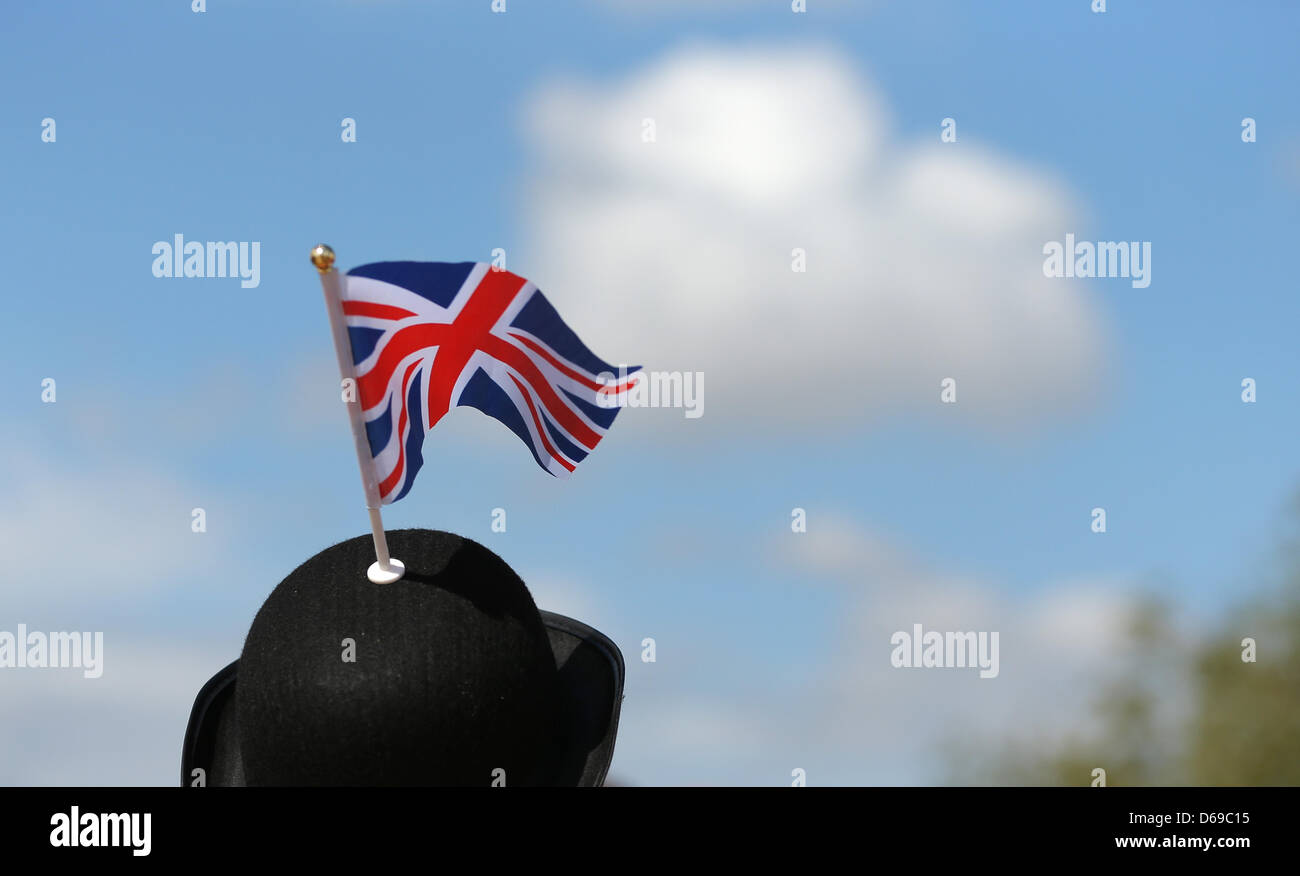 Wearing union jack hats hi-res stock photography and images - Alamy
