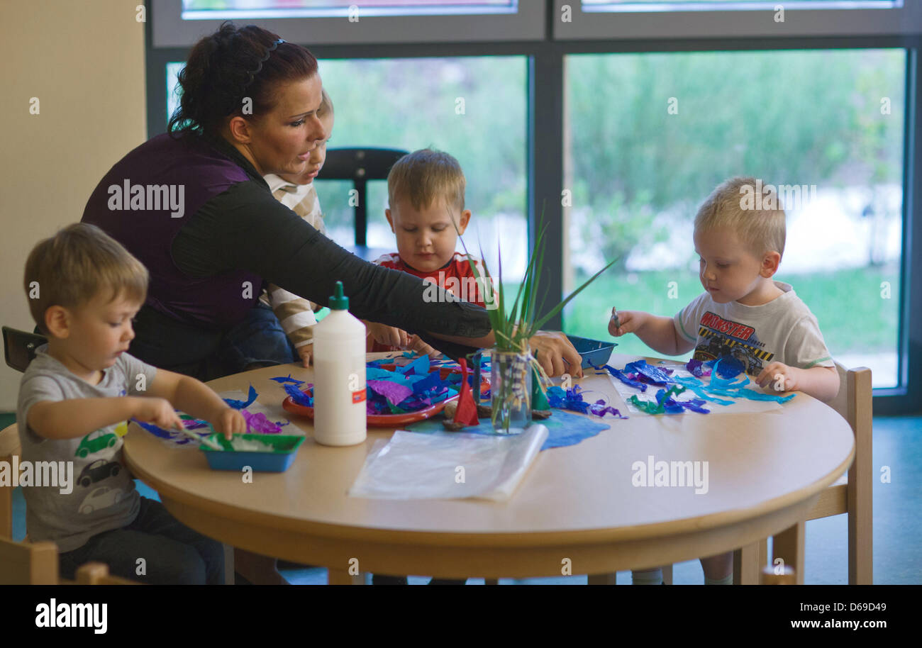 Children at a daycare center in Schwerin, Germany, 01 August 2012 ...