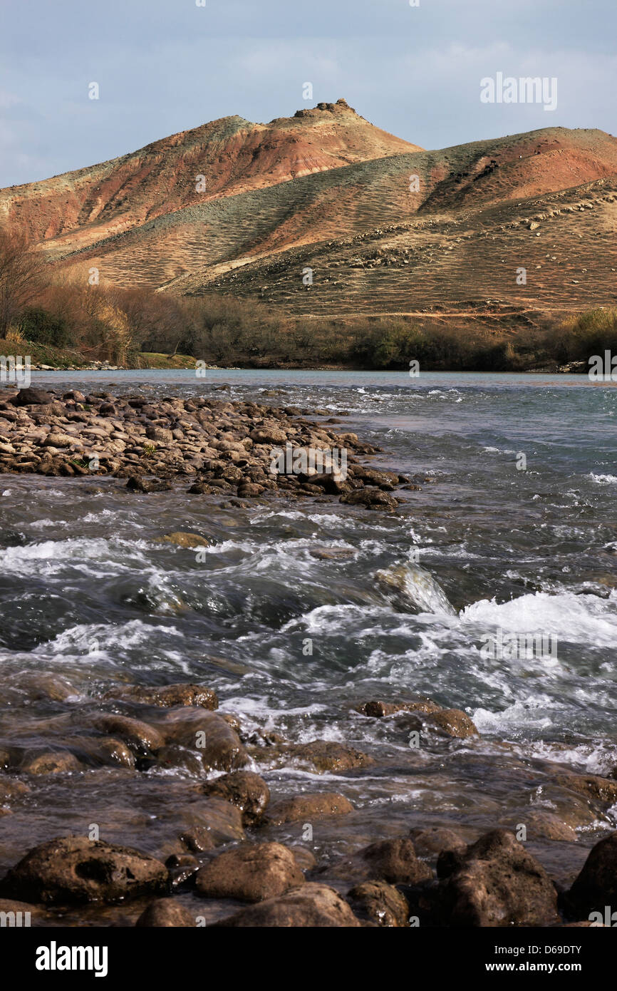 River Dokan from the West, Iraqi Kurdistan, Iraq Stock Photo - Alamy
