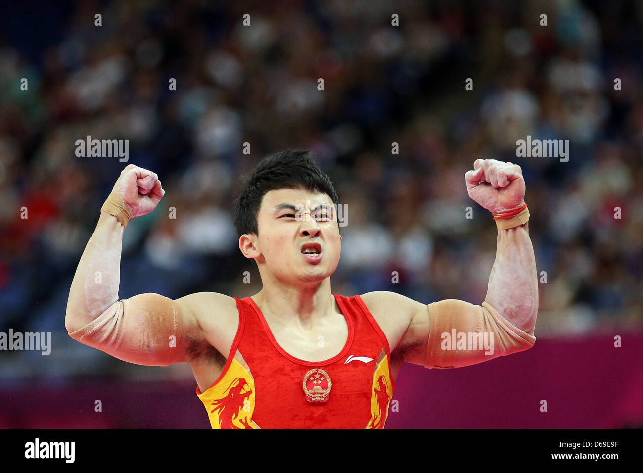 Gold medal winner Zhe Feng of China celebrates after performing during ...