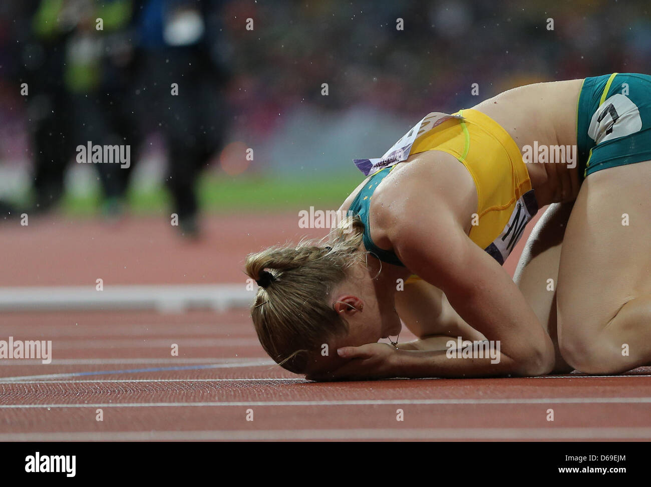Sally Pearson of Australia celebrates after winning the 100m Hurdles ...