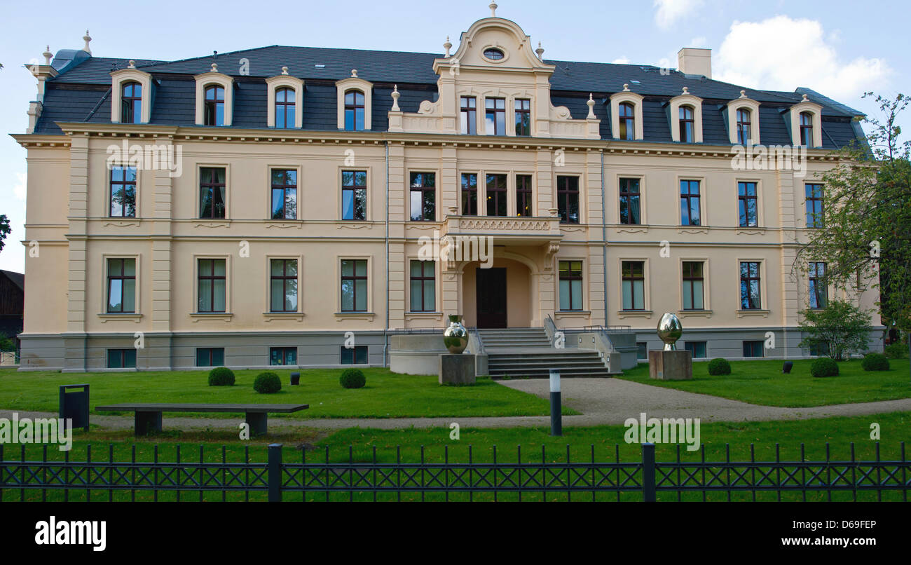 Ribbeck Manor is pictured in Ribbeck, Germany, 08 August 2012. The ...