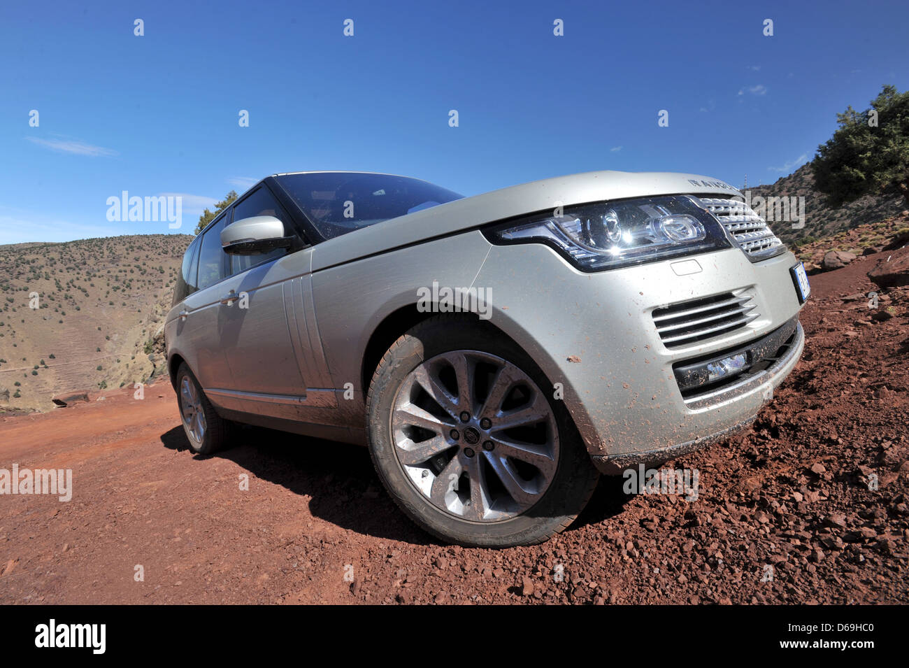 2013 Range Rover in the dessert of Morocco. The all new L405 model ...