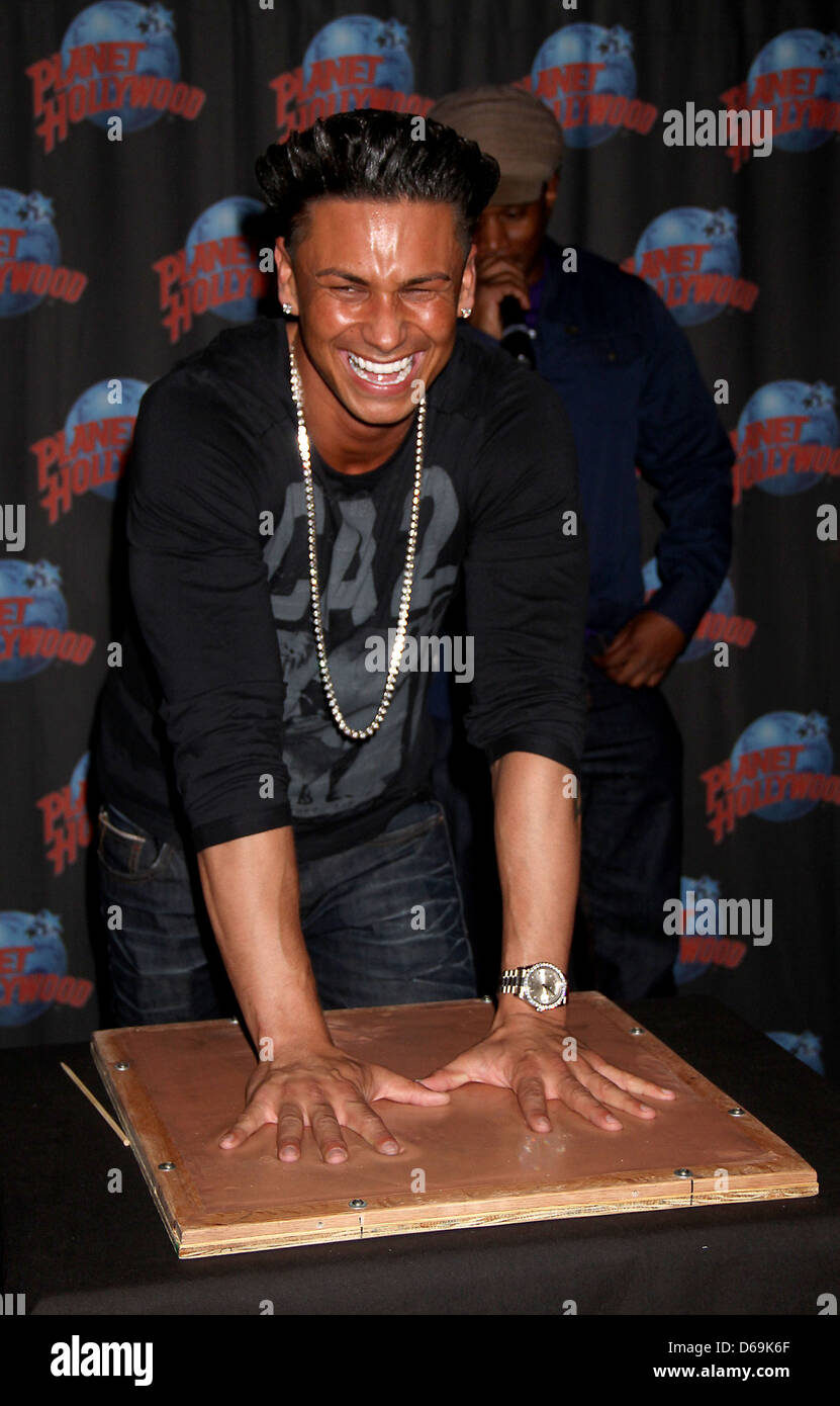 Pauly DelVecchio, aka Pauly D, takes part in a handprint ceremony at ...