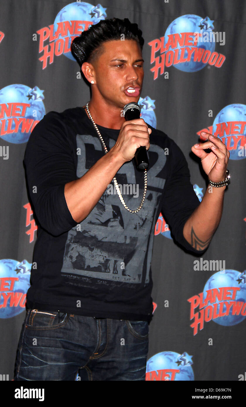Pauly DelVecchio, aka Pauly D, takes part in a handprint ceremony at ...
