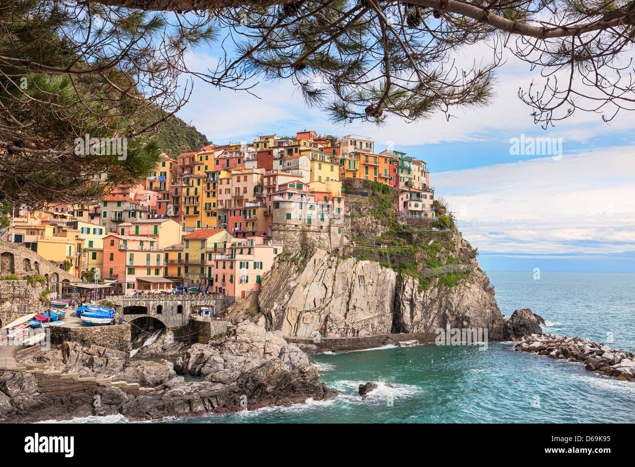 Cinque terre ship hi-res stock photography and images - Alamy