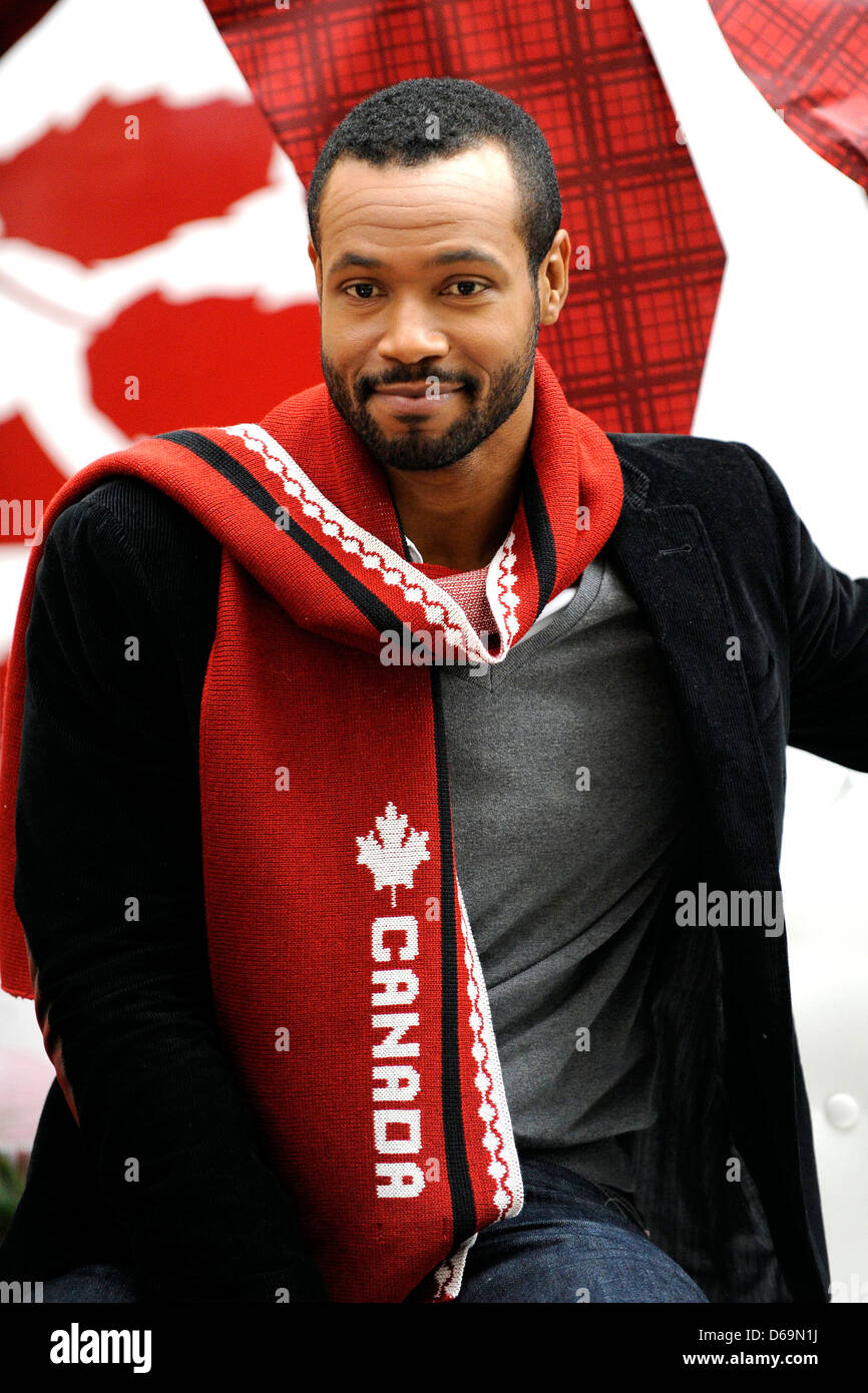 Isaiah Mustafa meets and greets fans at The Toronto Eaton Centre ...