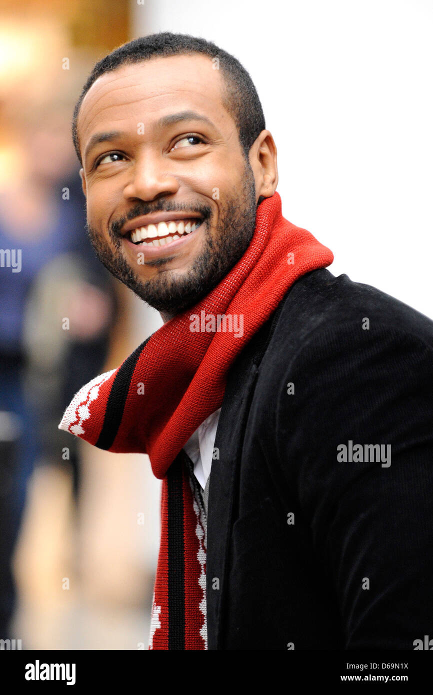 Isaiah Mustafa meets and greets fans at The Toronto Eaton Centre ...