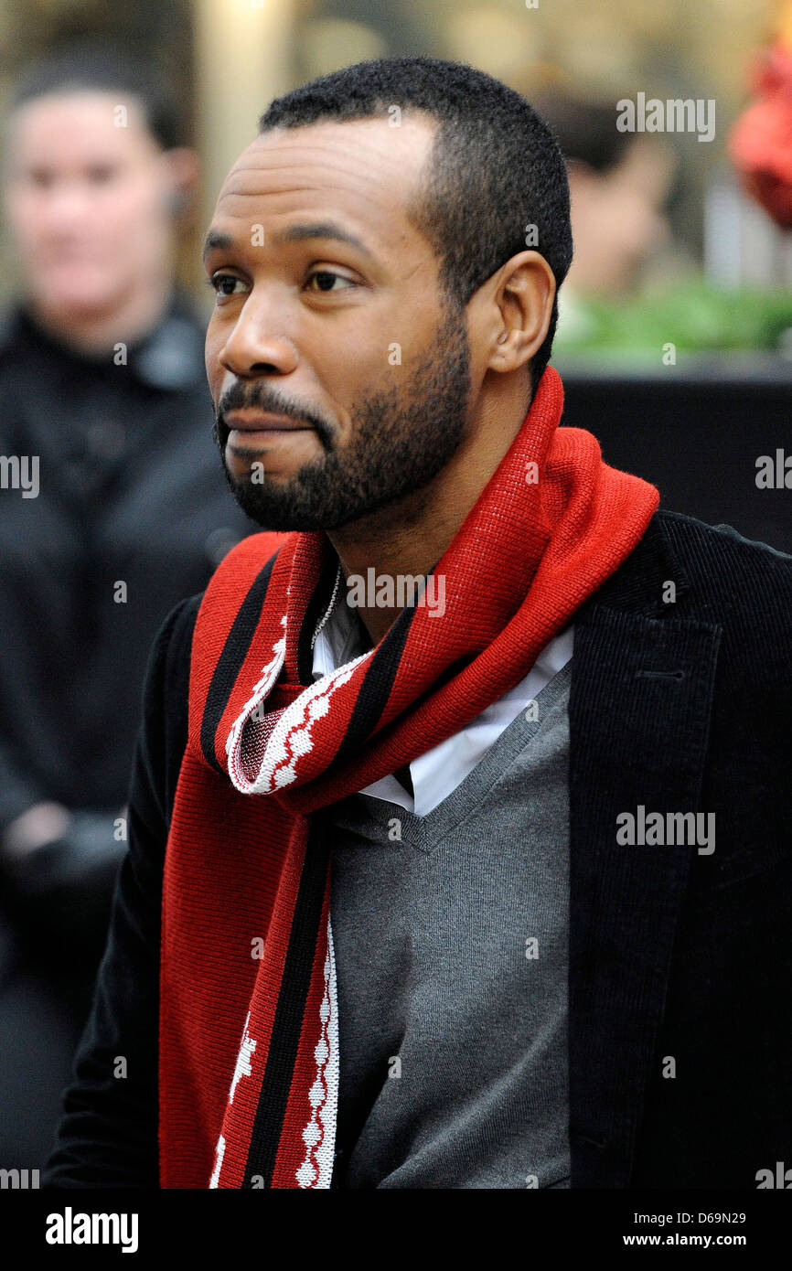 Isaiah Mustafa meets and greets fans at The Toronto Eaton Centre ...