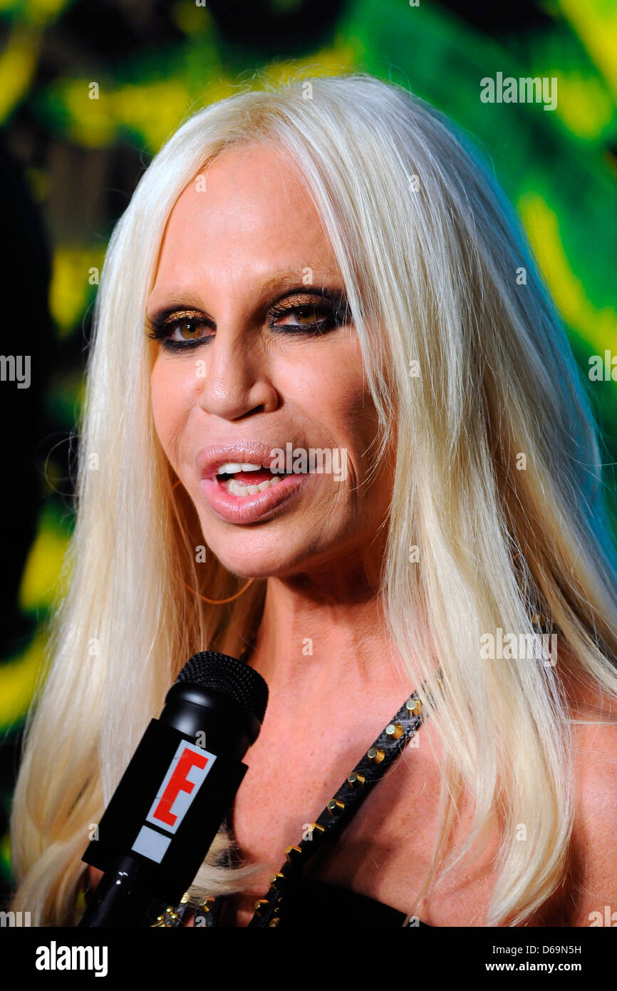 Donatella versace fashion show hi-res stock photography and images - Alamy