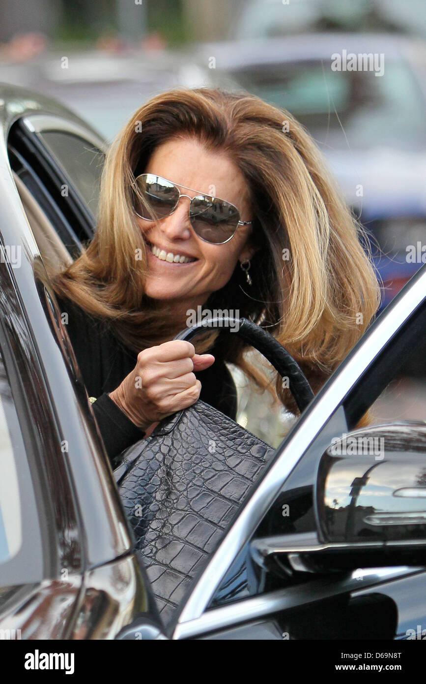Maria Shriver leaving a salon in Beverly Hills after getting her hair ...
