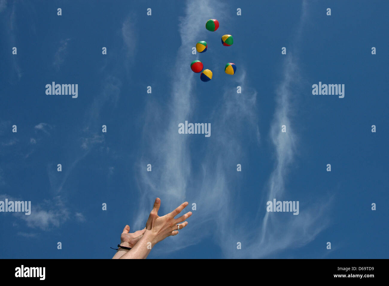 Juggling 1 hi-res stock photography and images - Alamy