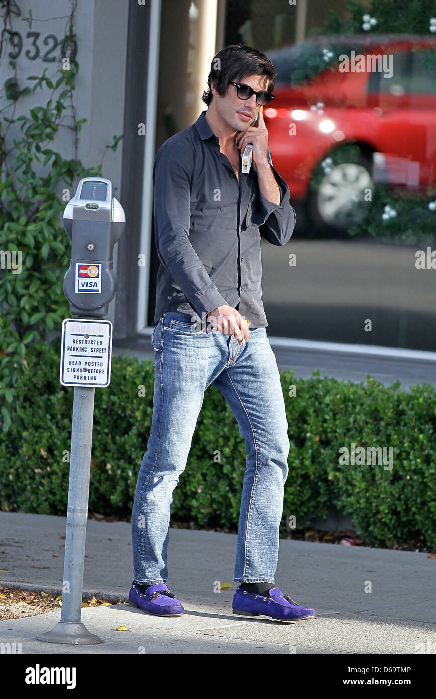 Brandon Davis smoking and talking on his cell phone in Beverly Hills ...
