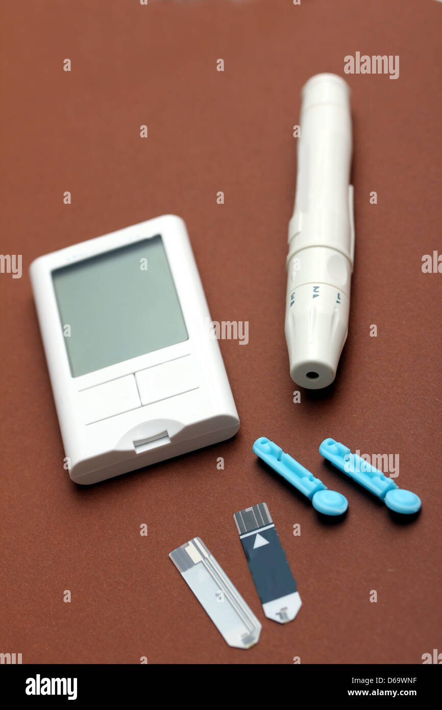 blood sugar measuring tools Stock Photo - Alamy