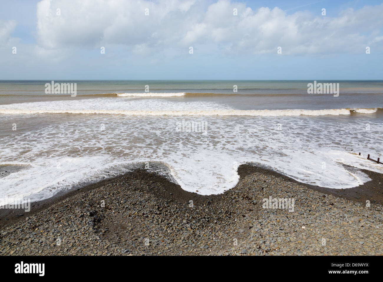 Tide patterns ao a shingle beach at Aberarth Stock Photo - Alamy