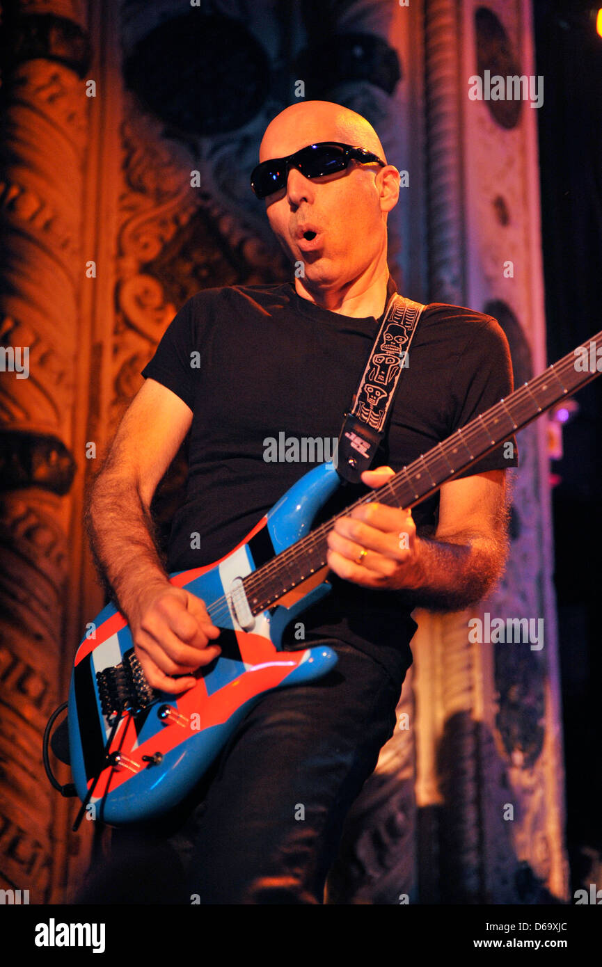 Metro chicago concert hi-res stock photography and images - Alamy