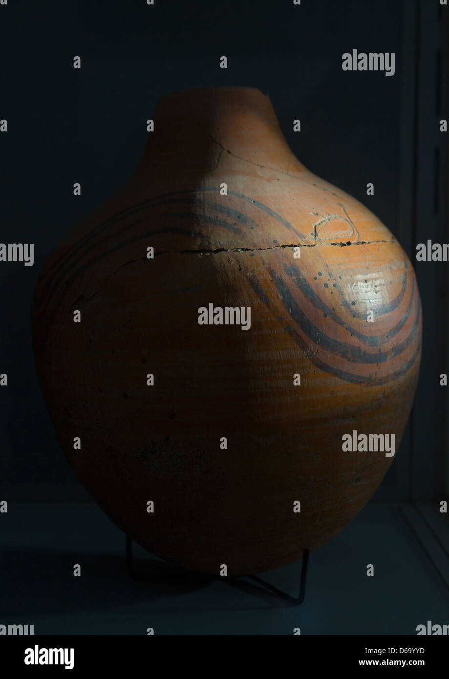 Old pottery hi-res stock photography and images - Alamy